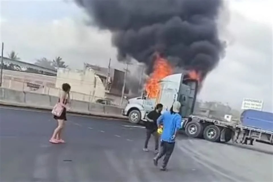 Bloqueos,vehiculos incendiados y balaceras desatan caos tras fuerte ...
